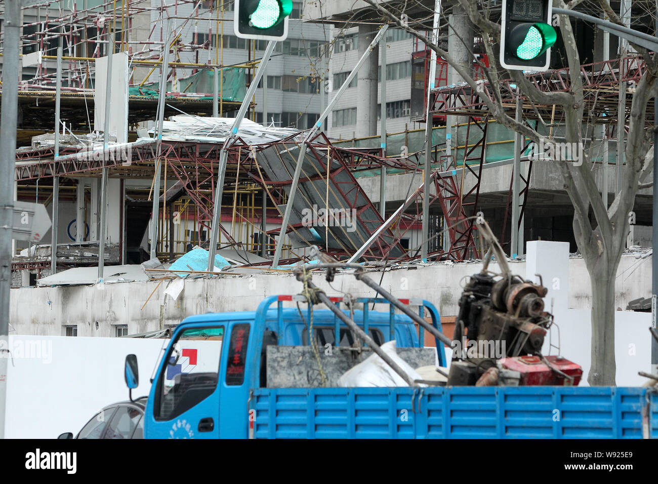 Scaffolding collapse hi-res stock photography and images - Alamy