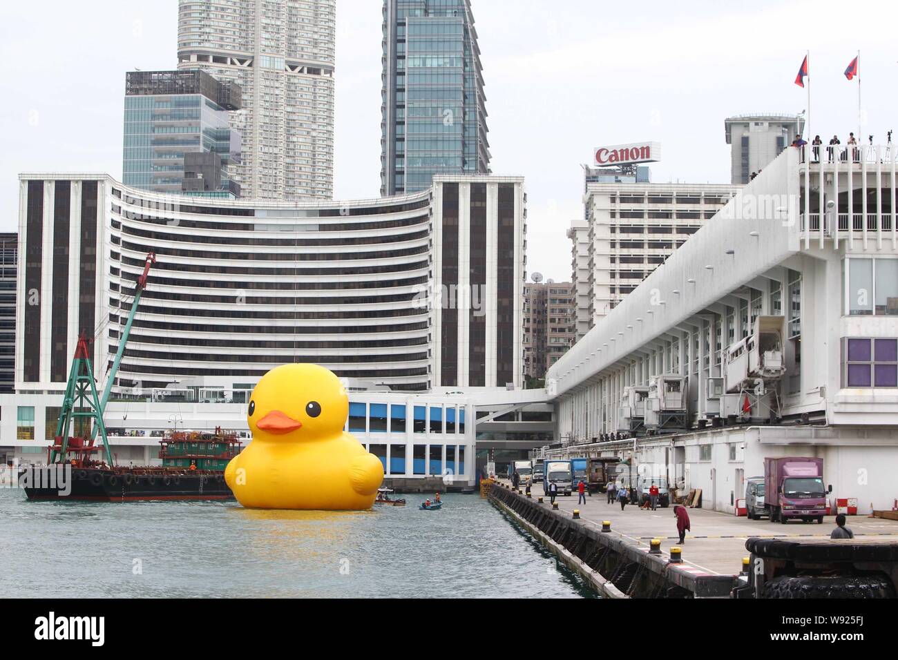 The giant floating Rubber Duck by Dutch artist Florentijn Hofmans is ...