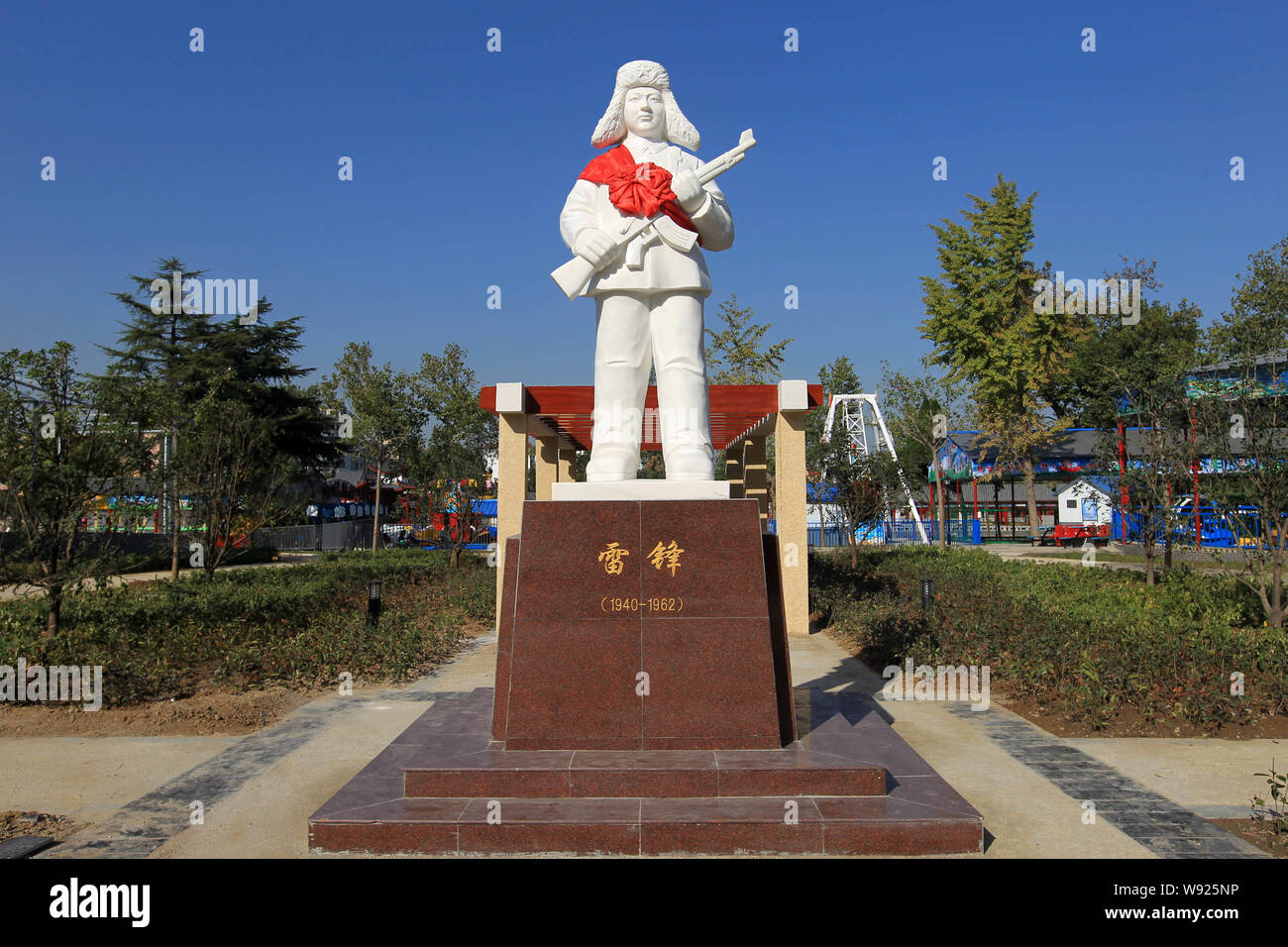 --FILE--A marble statue of Lei Feng, the nations most famous Good ...