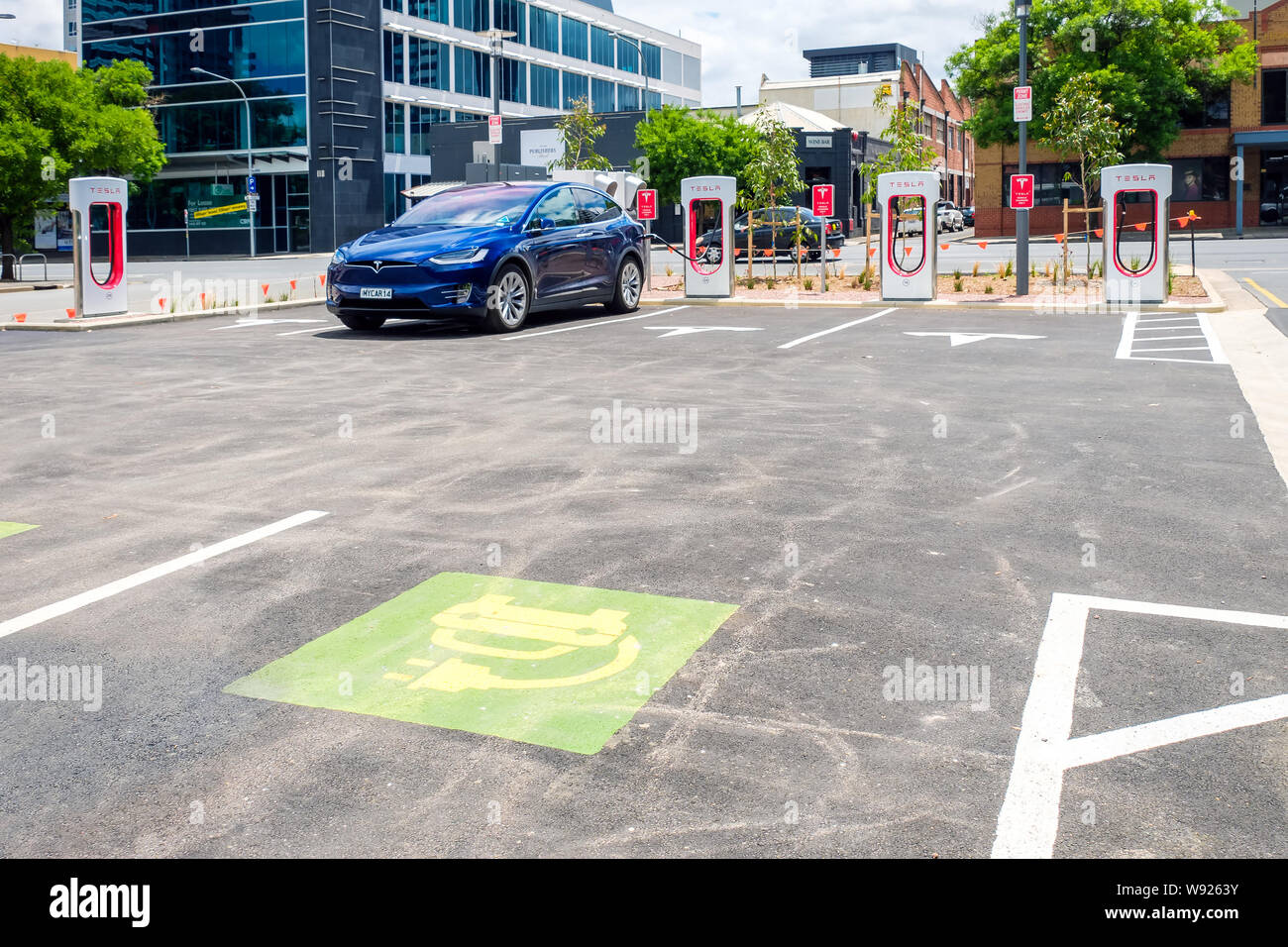 Fast charger electric cars australia hi-res stock photography and ...