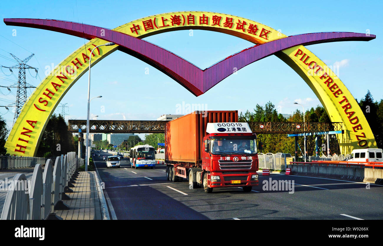 Welcoming pilot hi-res stock photography and images - Alamy