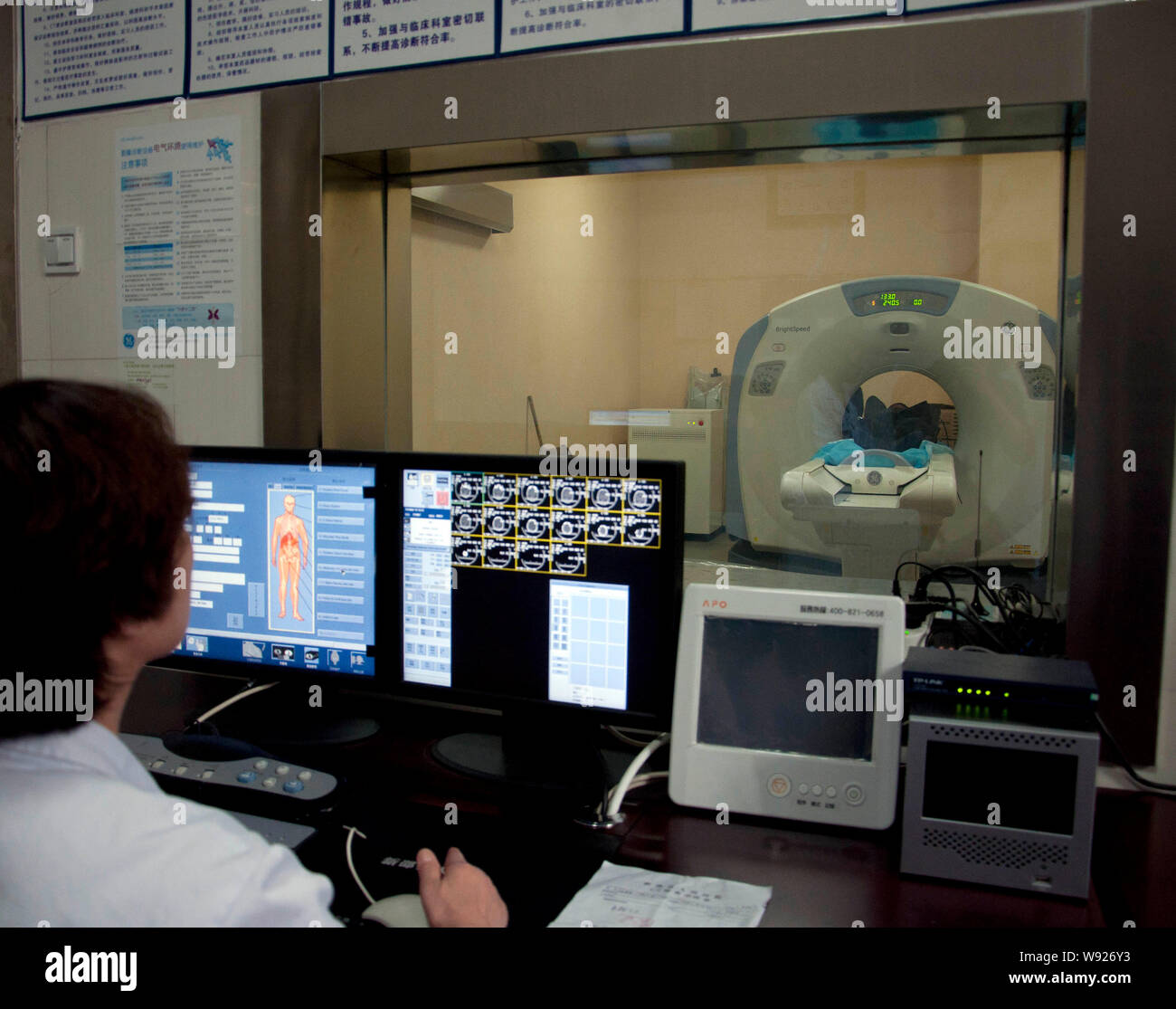 File doctor looks screen hi-res stock photography and images - Alamy