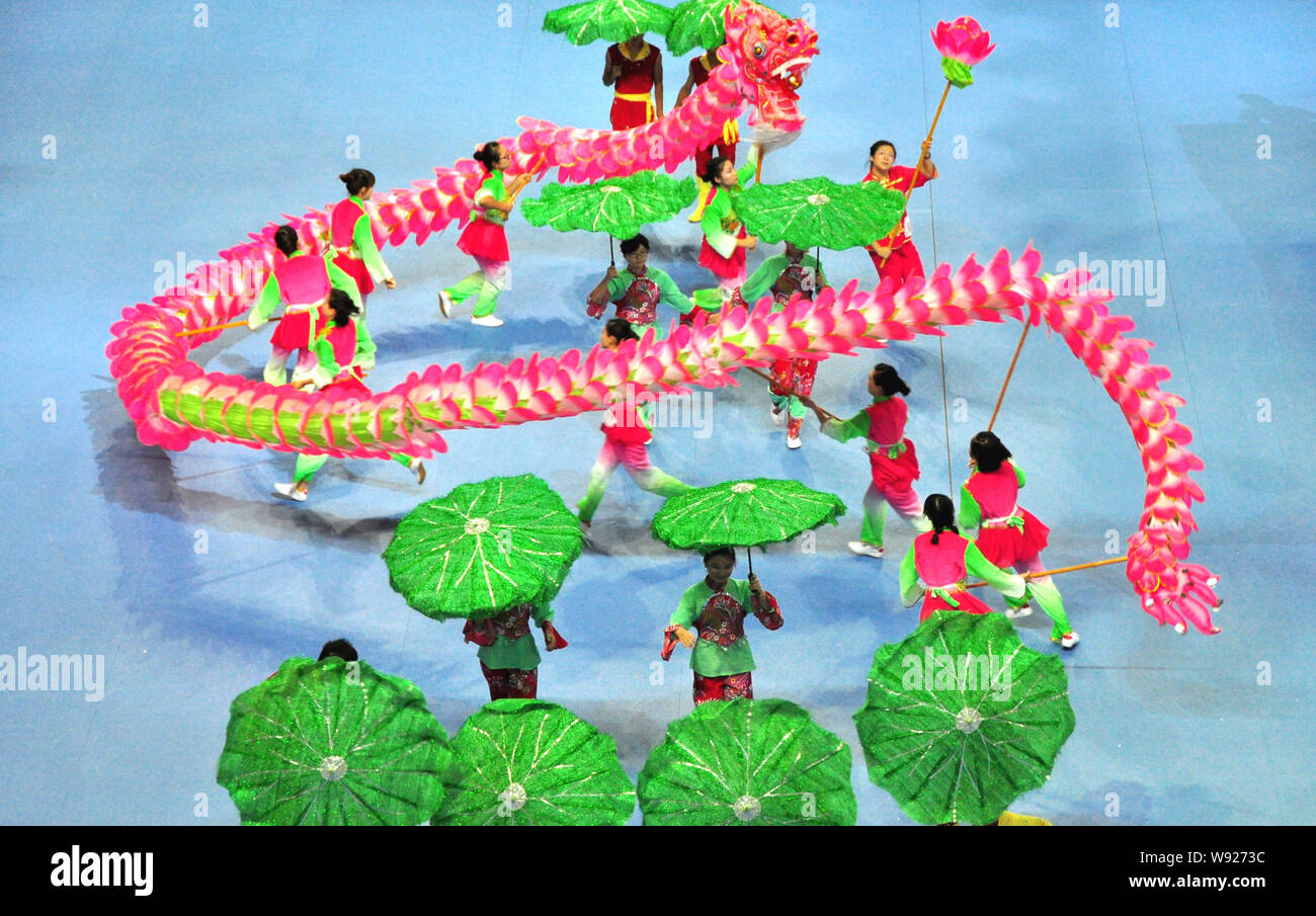 Chinese college students perform dragon dance during the final of 6th ...