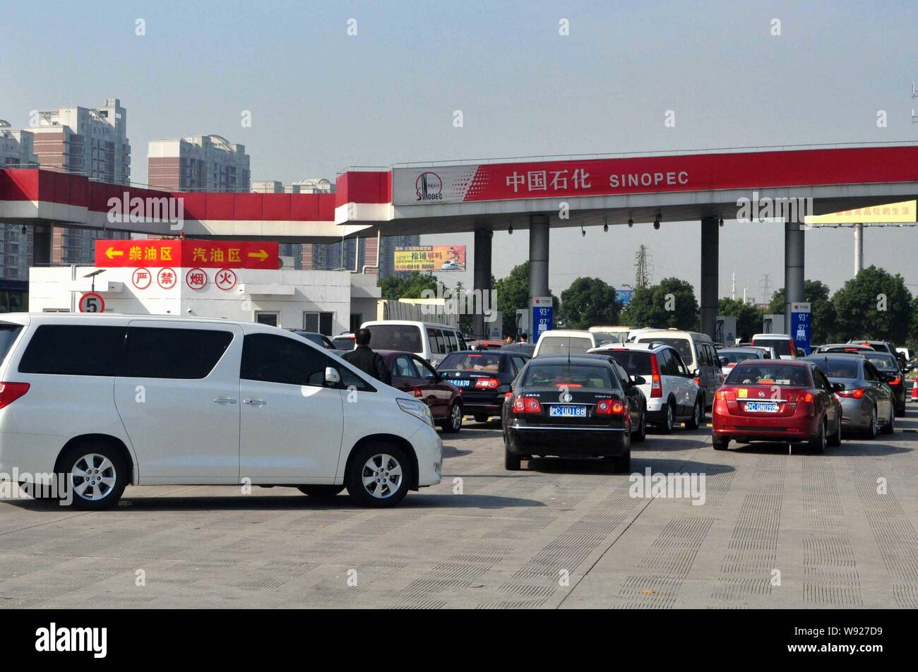 Sinopec station hi-res stock photography and images - Alamy