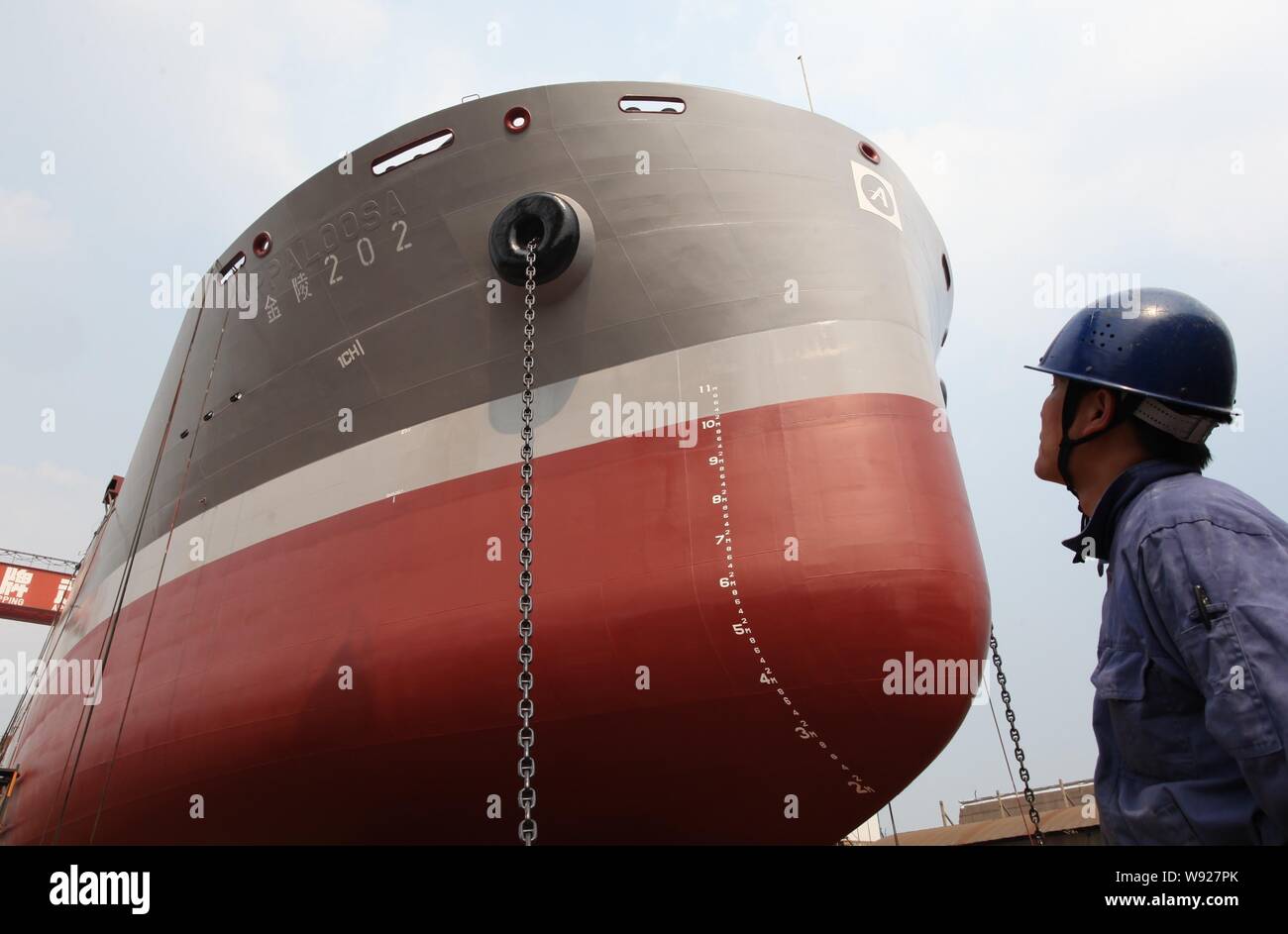 Shipbuilding jinling shipyard nanjing hi-res stock photography and ...