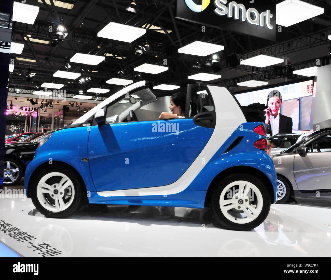 Smart car mercedes benz daimler hi-res stock photography and images - Alamy