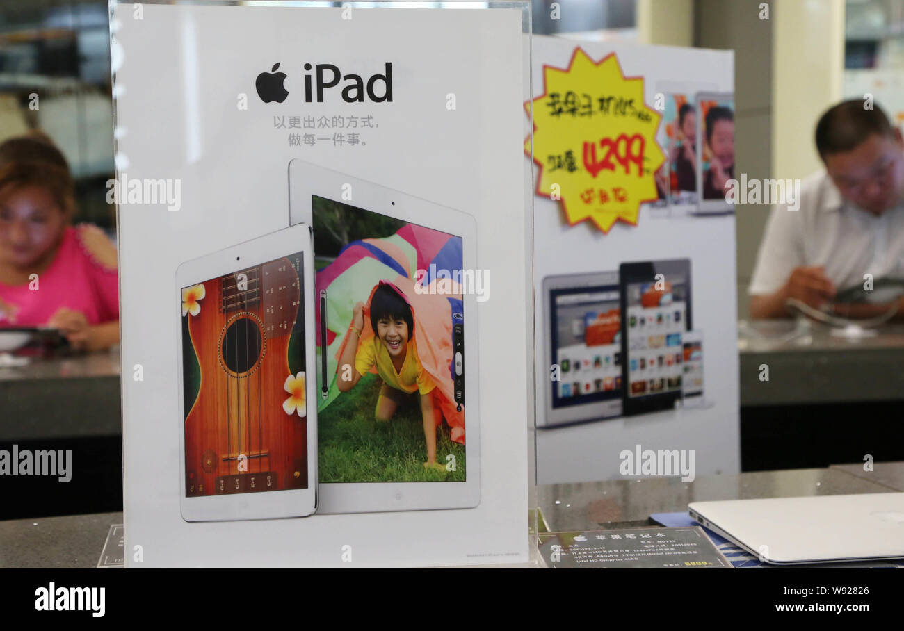 In store tablet computers hi-res stock photography and images - Alamy