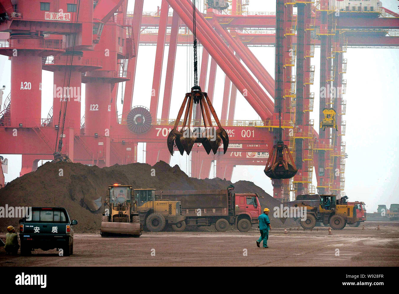 Ore buckets hi-res stock photography and images - Alamy