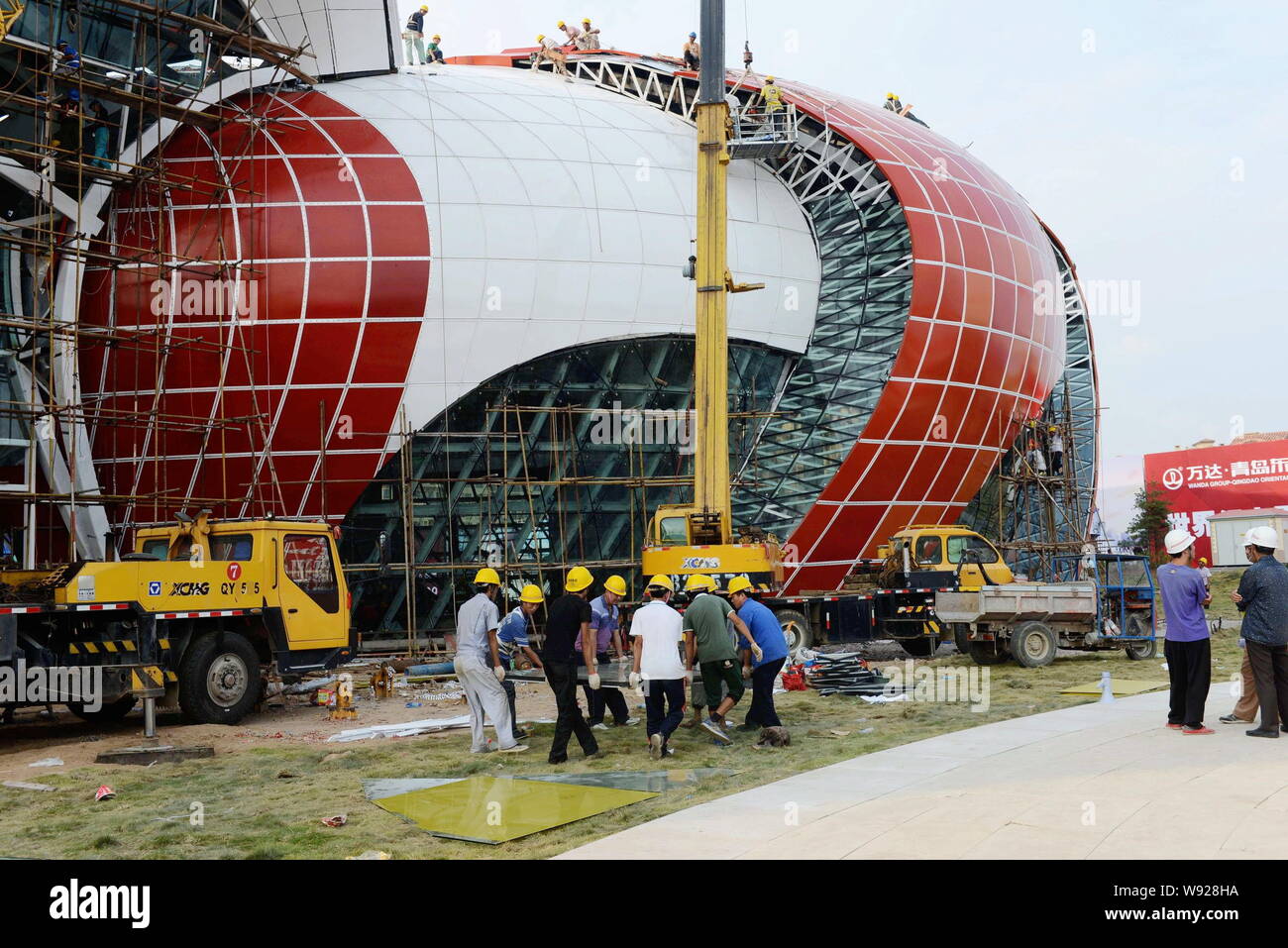 Chinese workers are constructing a building of Qingdao Oriental Movie ...