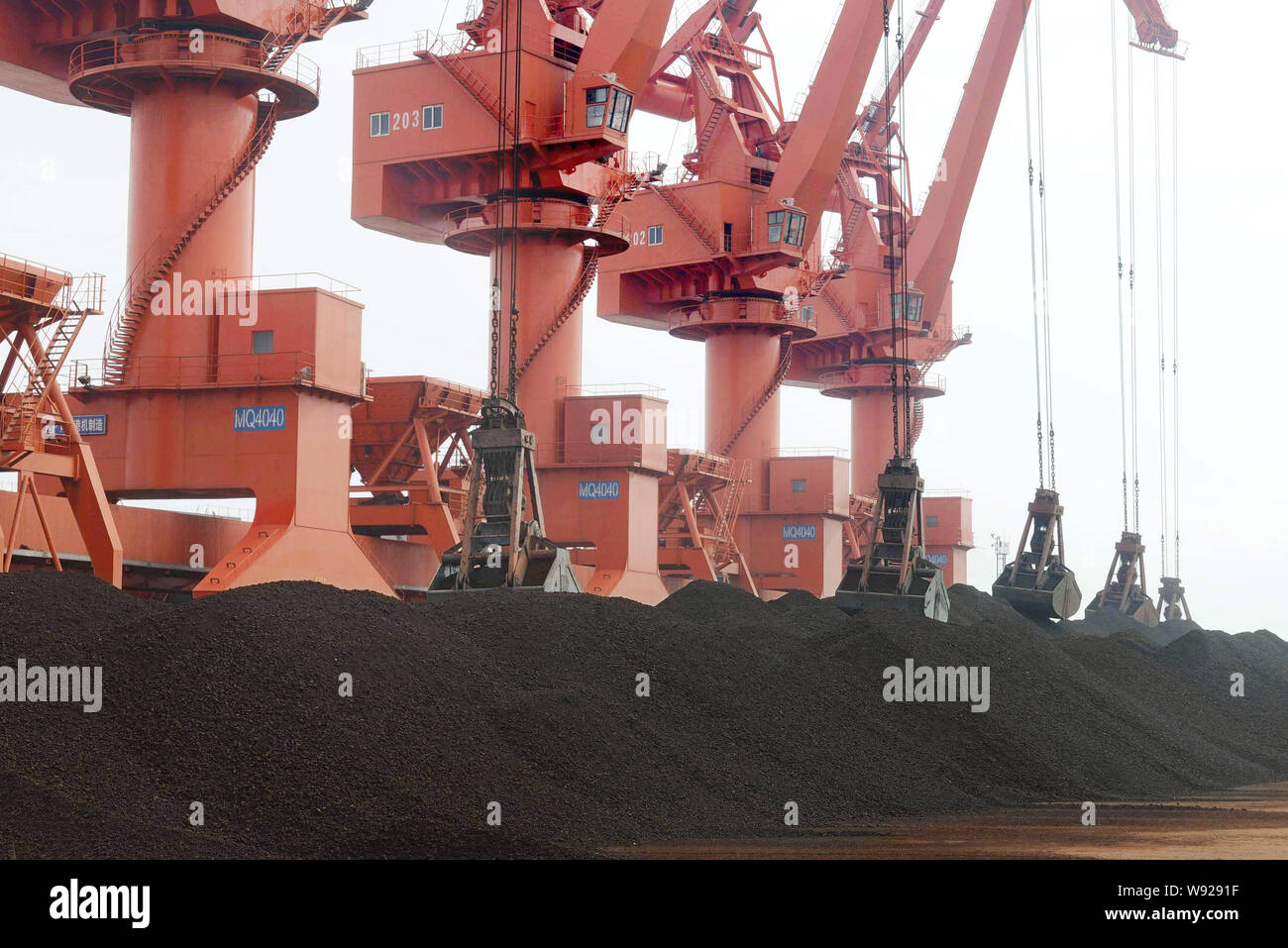 Ore buckets hi-res stock photography and images - Alamy