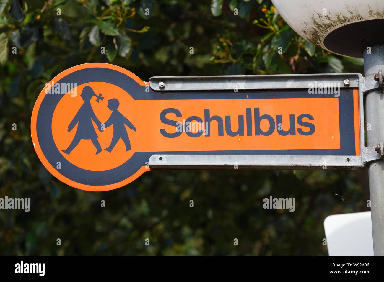 Red sign school bus, bus stop Stock Photo - Alamy