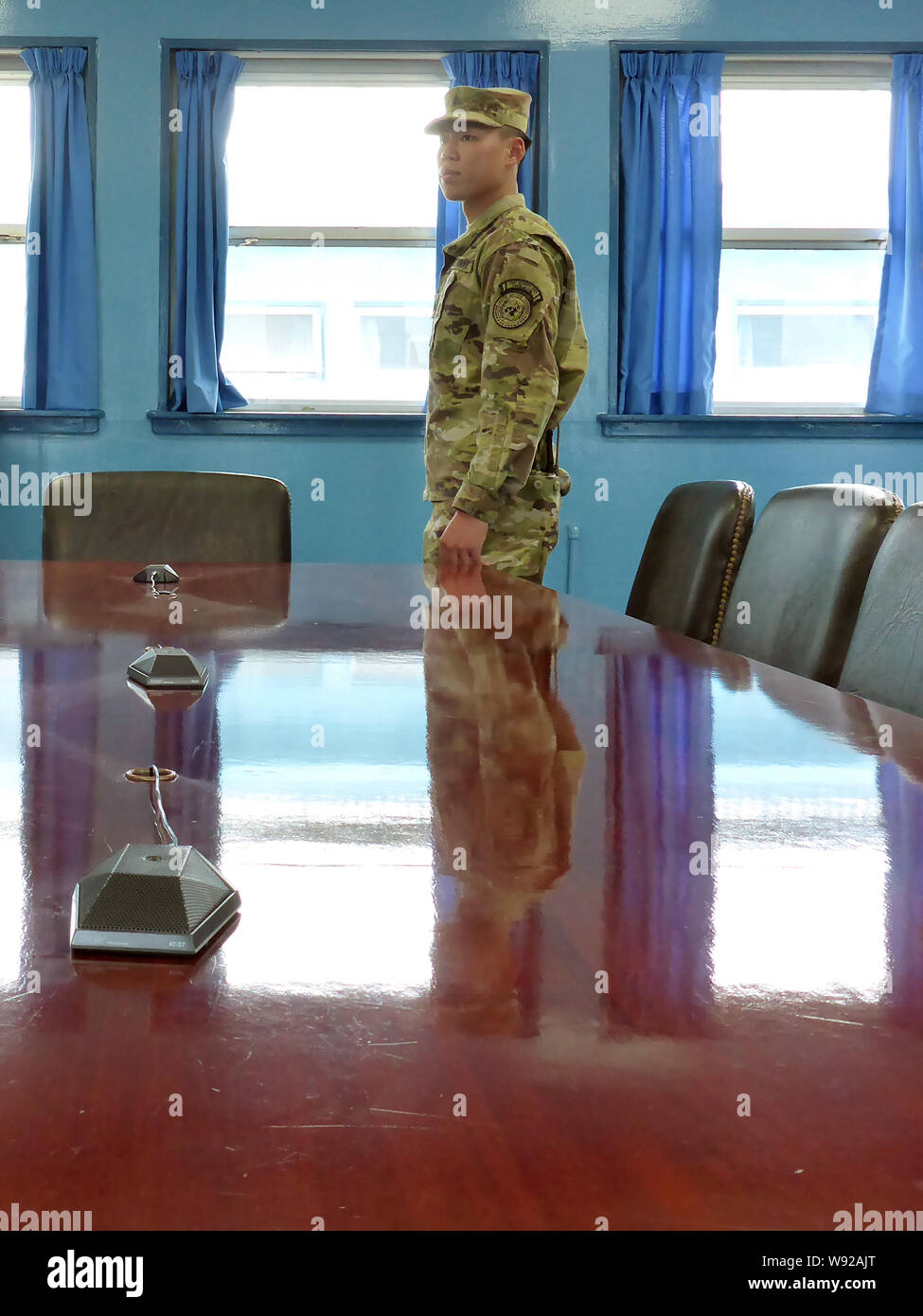 Paju, South Korea. 15th May, 2019. A US soldier stands at the desk in ...