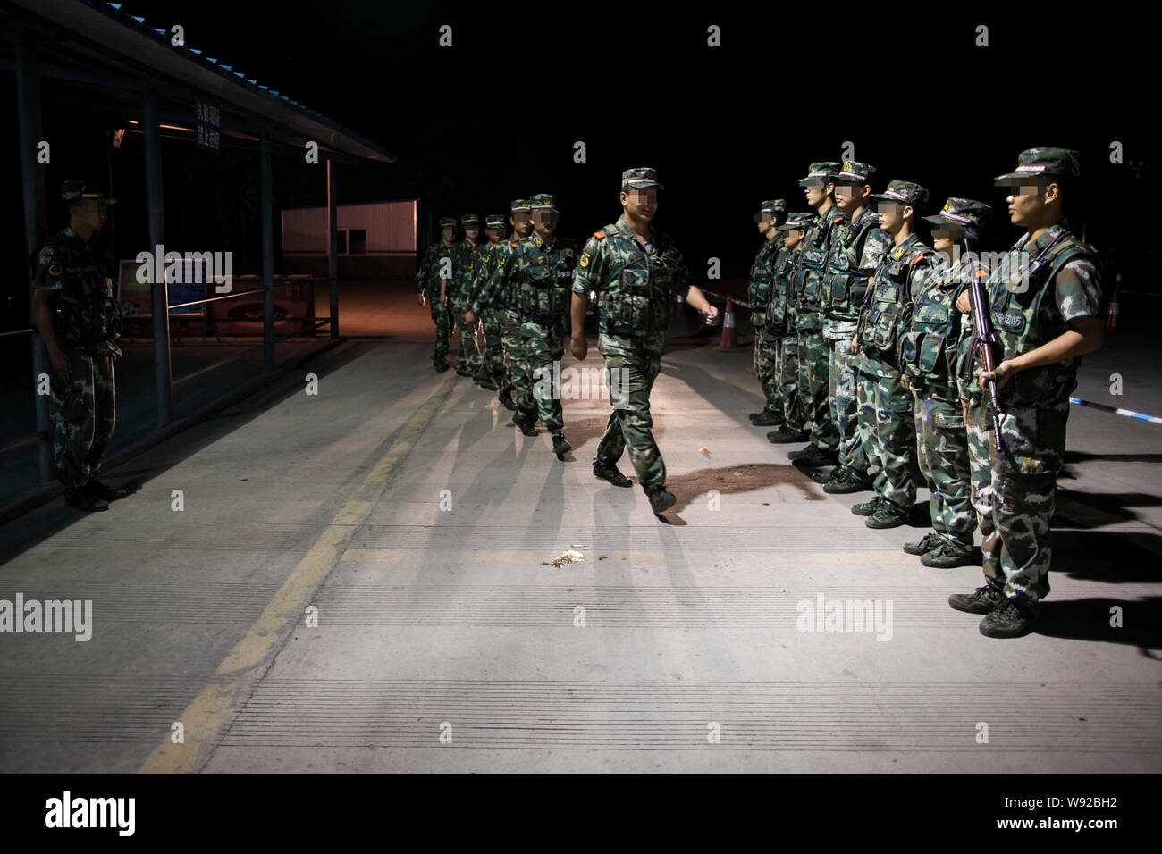 Chinese border hi-res stock photography and images - Alamy