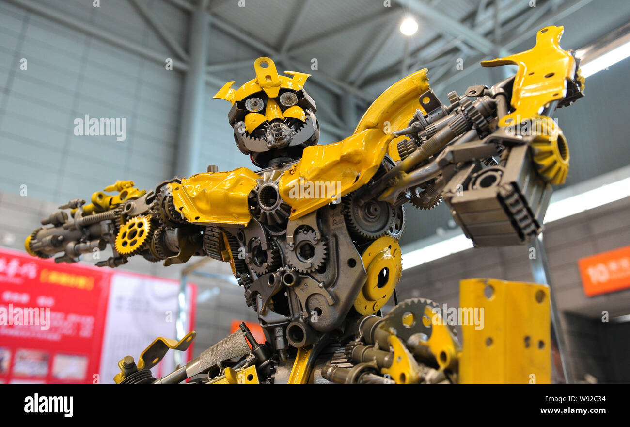 Bumblebee transformer hi-res stock photography and images - Alamy