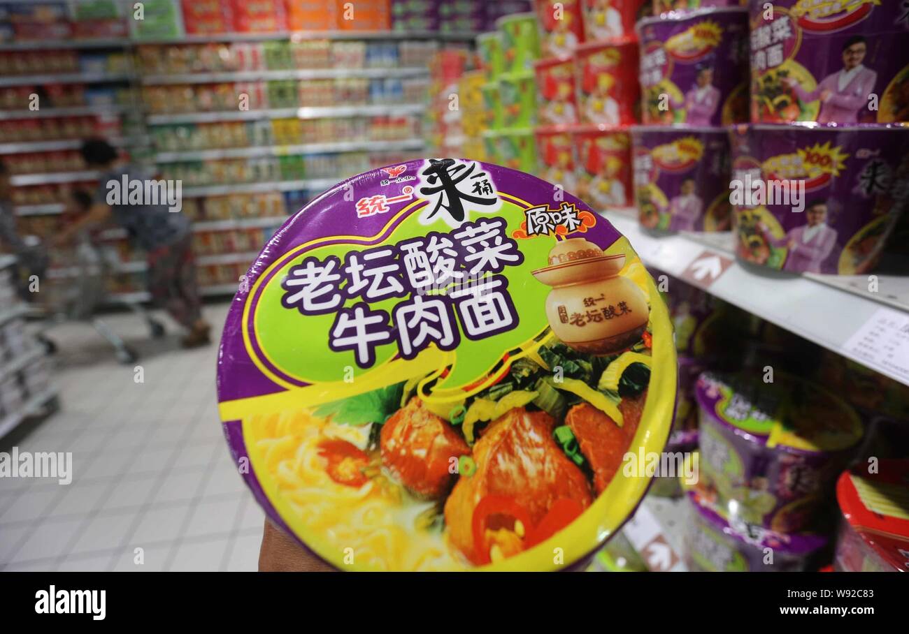 --FILE--A customer buys a bowl of instant noodle of Uni-President ...