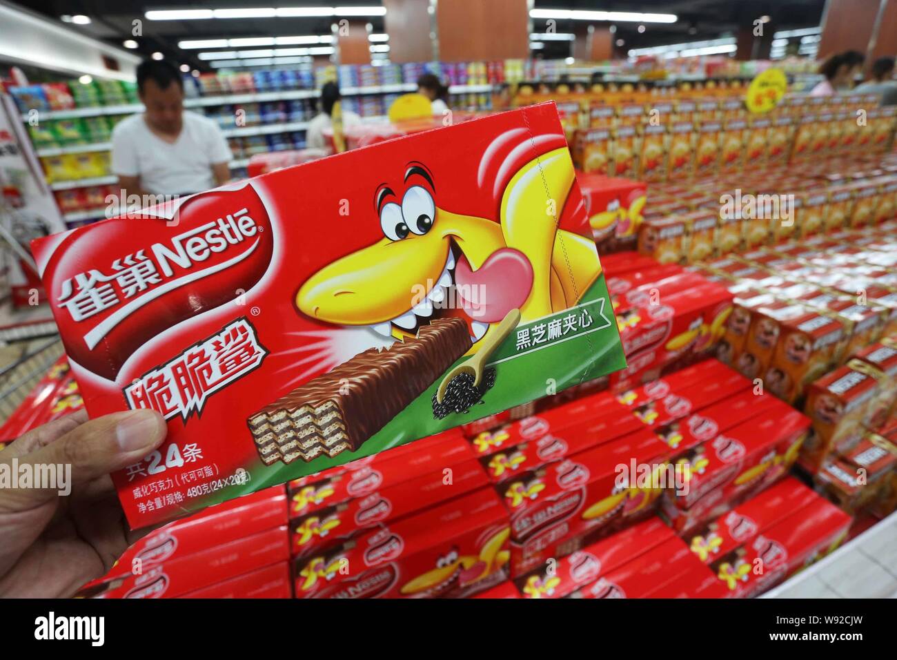 Nestle chocolate bars hi-res stock photography and images - Alamy