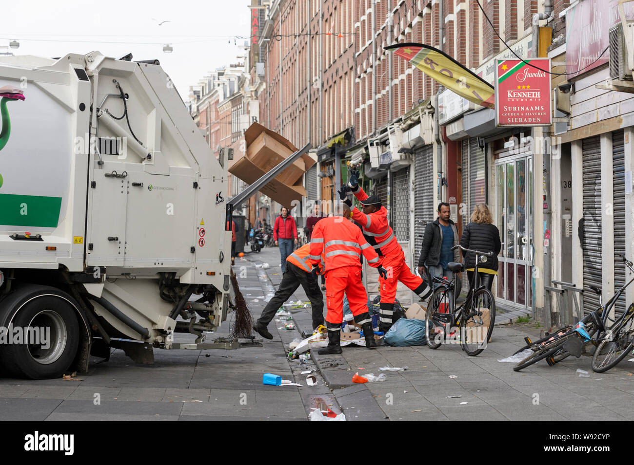 Clean up rubbish hi-res stock photography and images - Alamy
