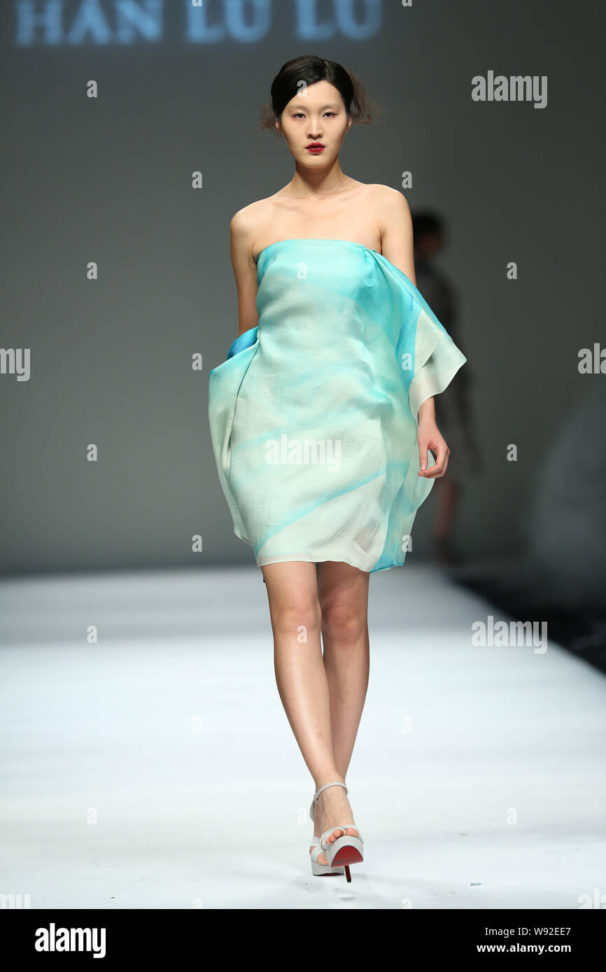 A model displays a new creation in Chinese designer Han LuLus fashion ...