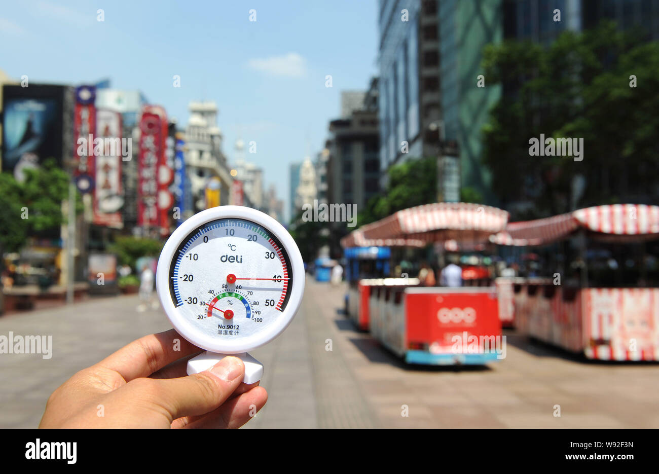 A thermometer displays the temperature reaching 40 degrees Celsius on ...