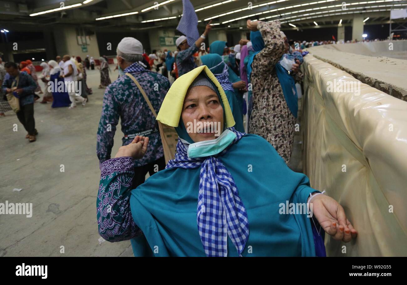 Mecca, Mecca, Saudi Arabia. 12th Aug, 2019. Muslim pilgrims throw ...