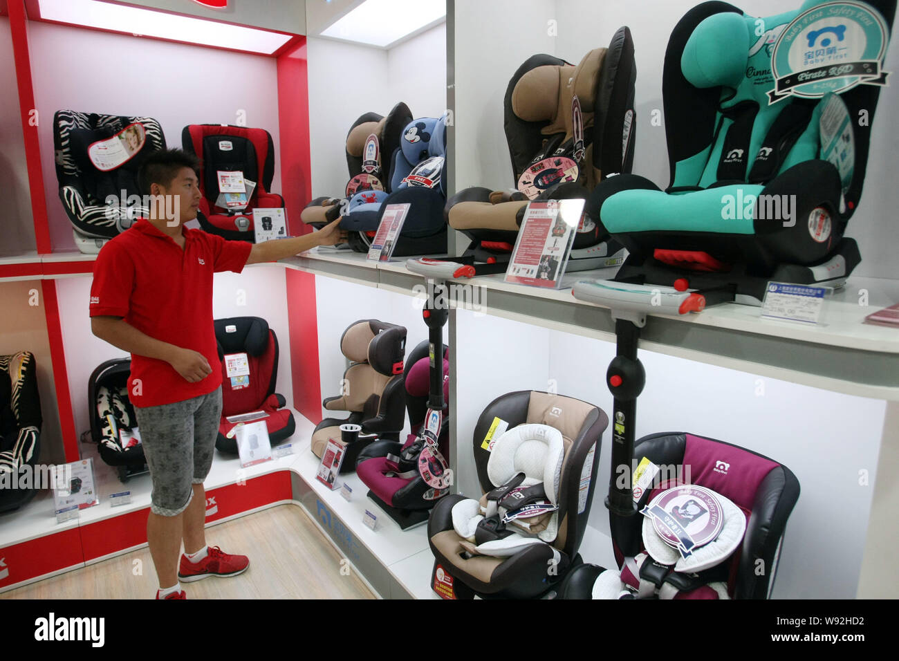Child Lost Shop High Resolution Stock Photography and Images - Alamy
