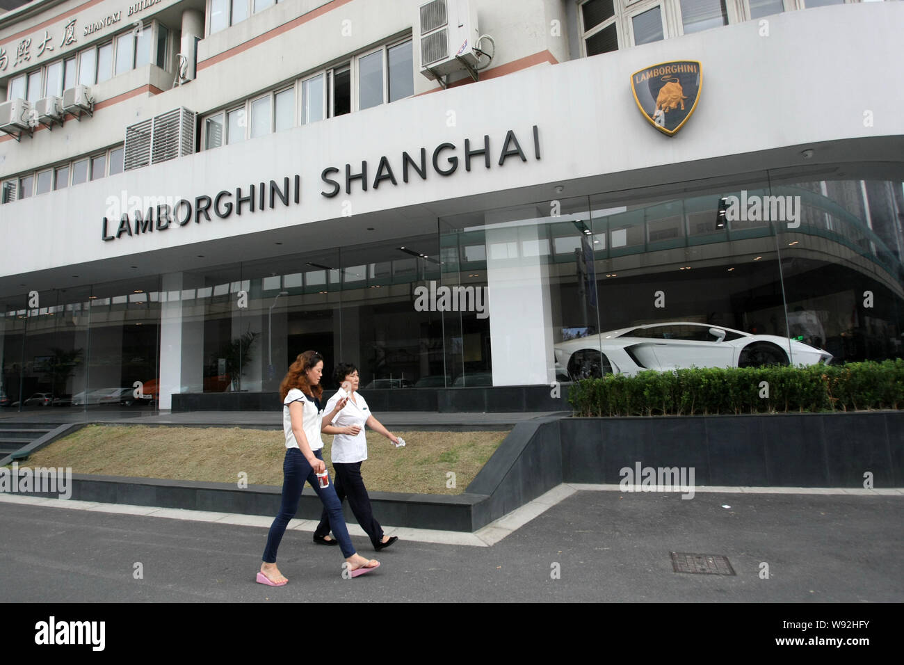 --FILE--Pedestrians walk past a dealership of Lamborghini in Shanghai ...