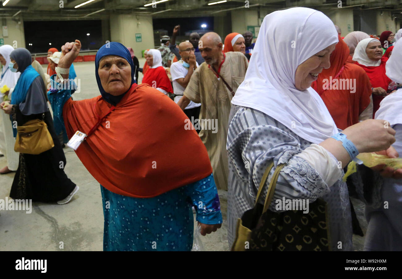 Mecca, Mecca, Saudi Arabia. 12th Aug, 2019. Muslim pilgrims throw ...