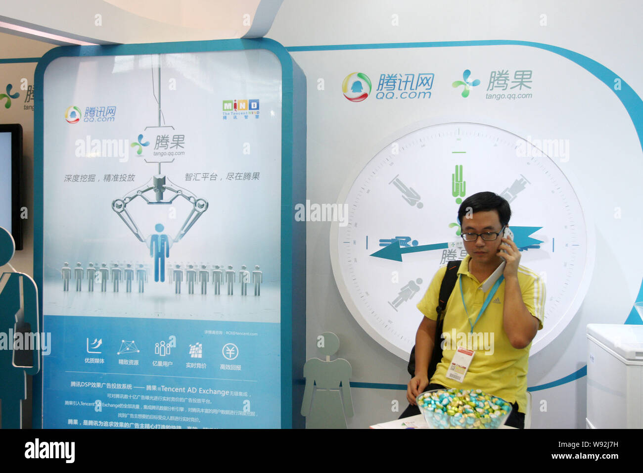 --FILE--A visitor uses his mobile phone at the stand of QQ.com of ...