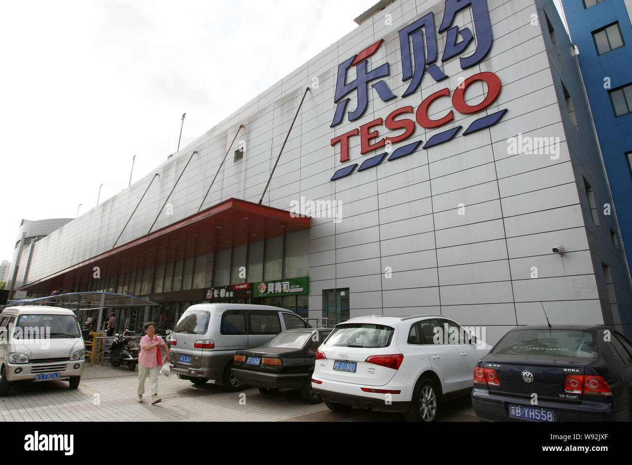 Shanghai Tesco High Resolution Stock Photography and Images - Alamy