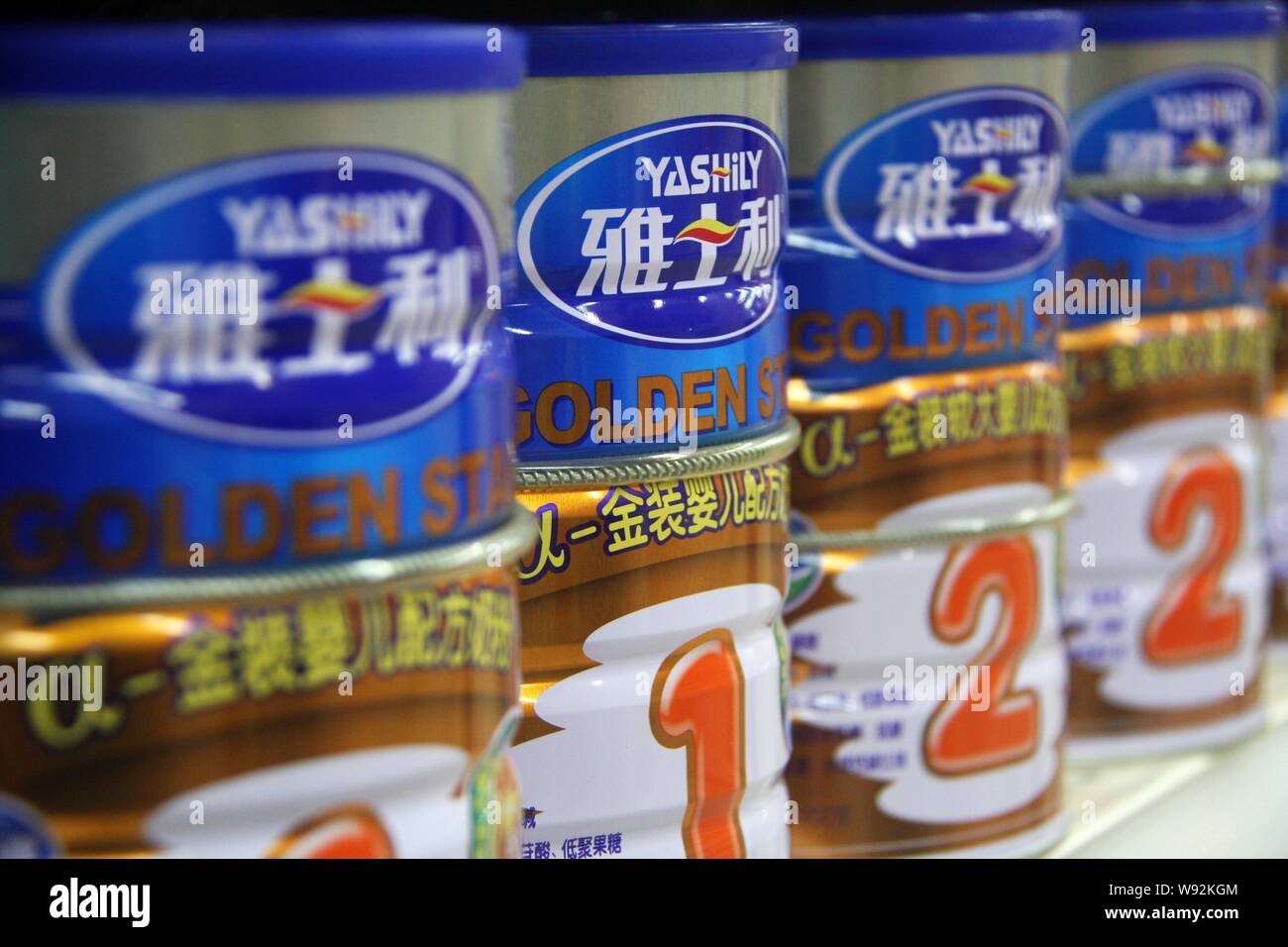 Baby formula tins hi-res stock photography and images - Alamy