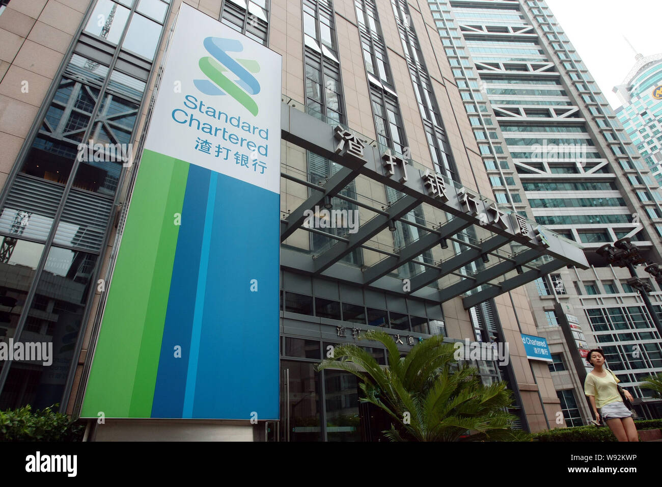 Standard signage hi-res stock photography and images - Alamy