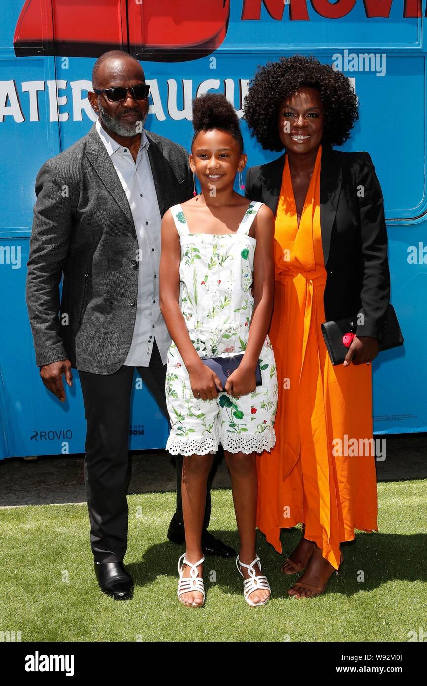 Los Angeles, CA. 10th Aug, 2019. Julius Tennon, Genesis Tennon, Viola Davis at arrivals for THE ...