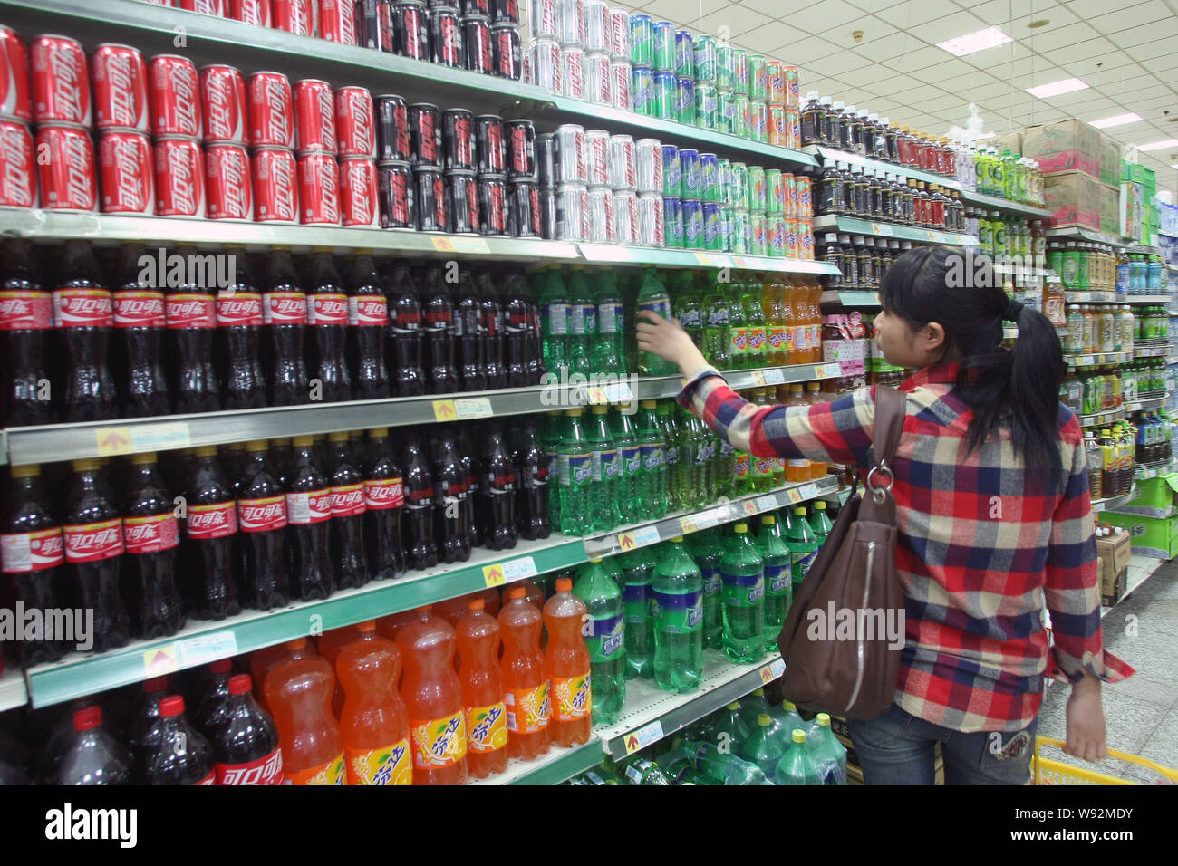 Sprite bottle hi-res stock photography and images - Alamy