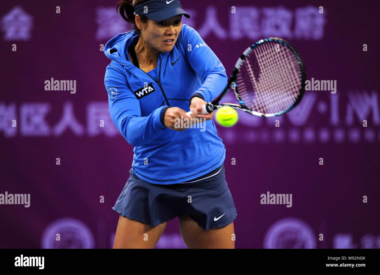 Li Na of China hits a shot to compatriot Peng Shuai in their semifinal ...