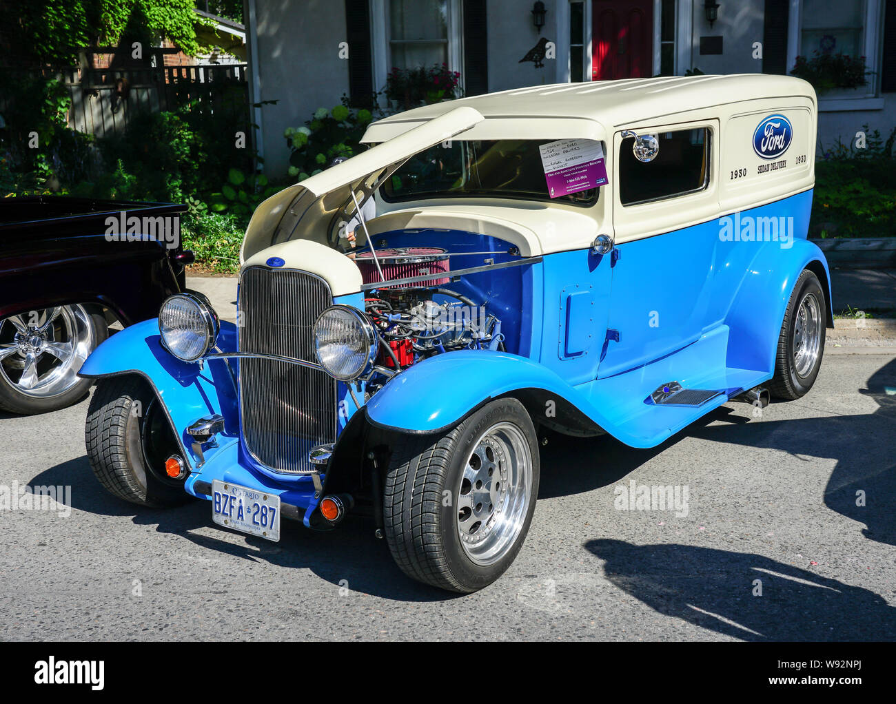 Vintage american muscle car flame hi-res stock photography and images ...
