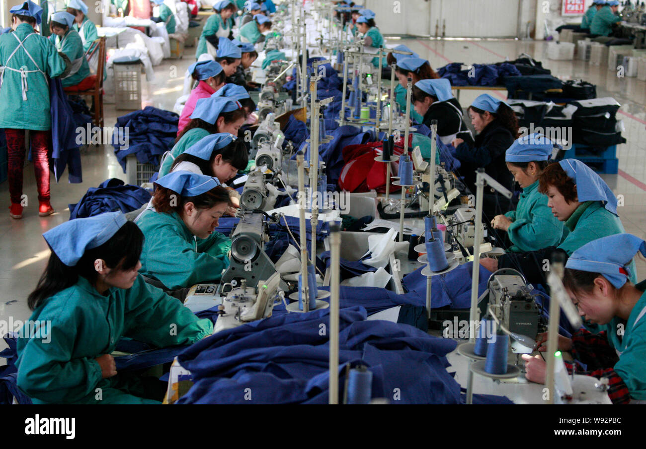 Garment workers southeast asia hi-res stock photography and images - Alamy