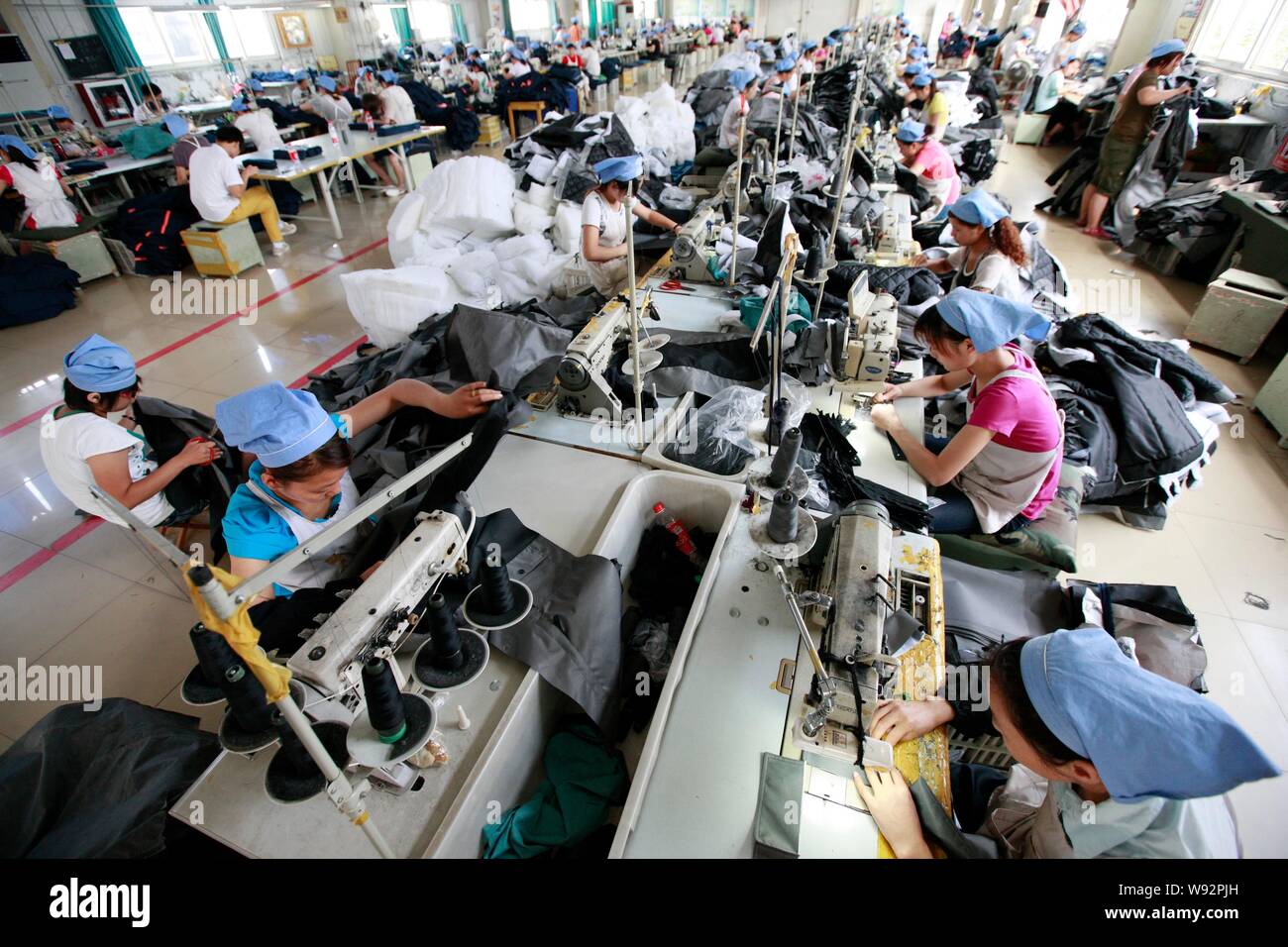 Asia workforce hi-res stock photography and images - Alamy