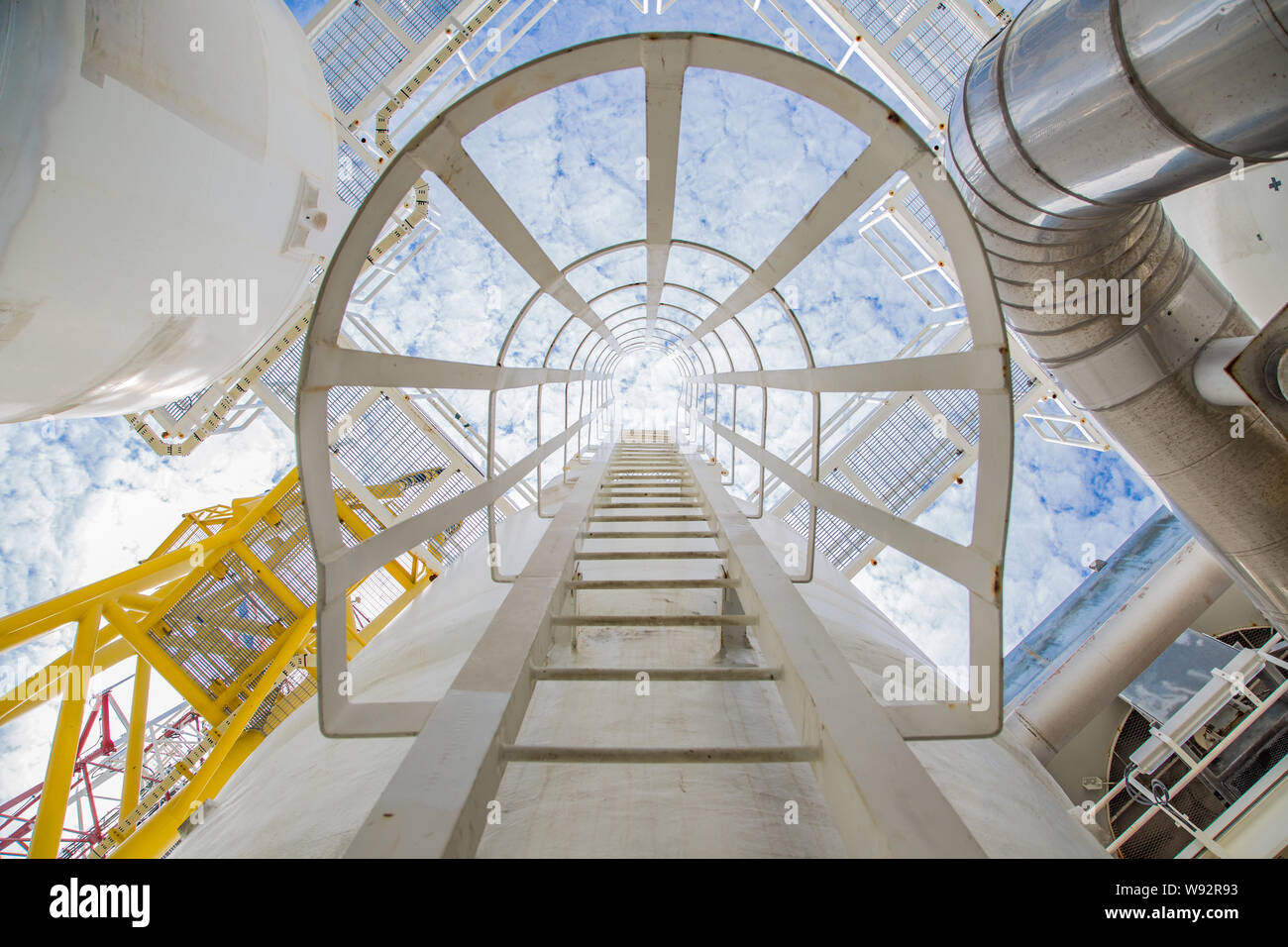 Pressurized container, Vessel and ladder for go to the top nozzle of ...