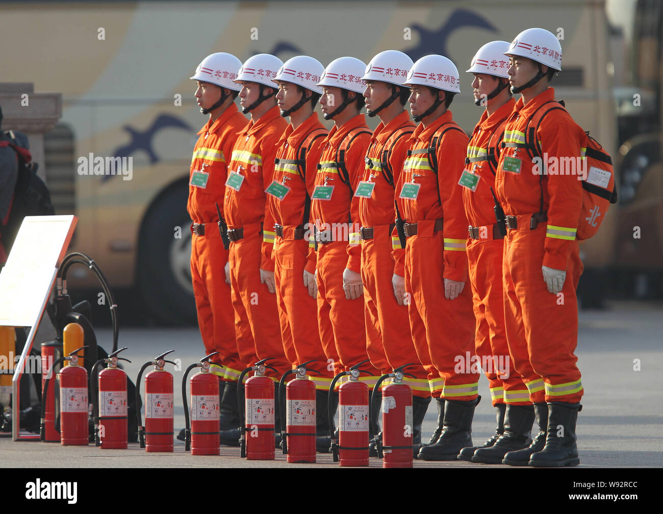 Chinese firefighters stand guard outside the Great Hall of the People ...