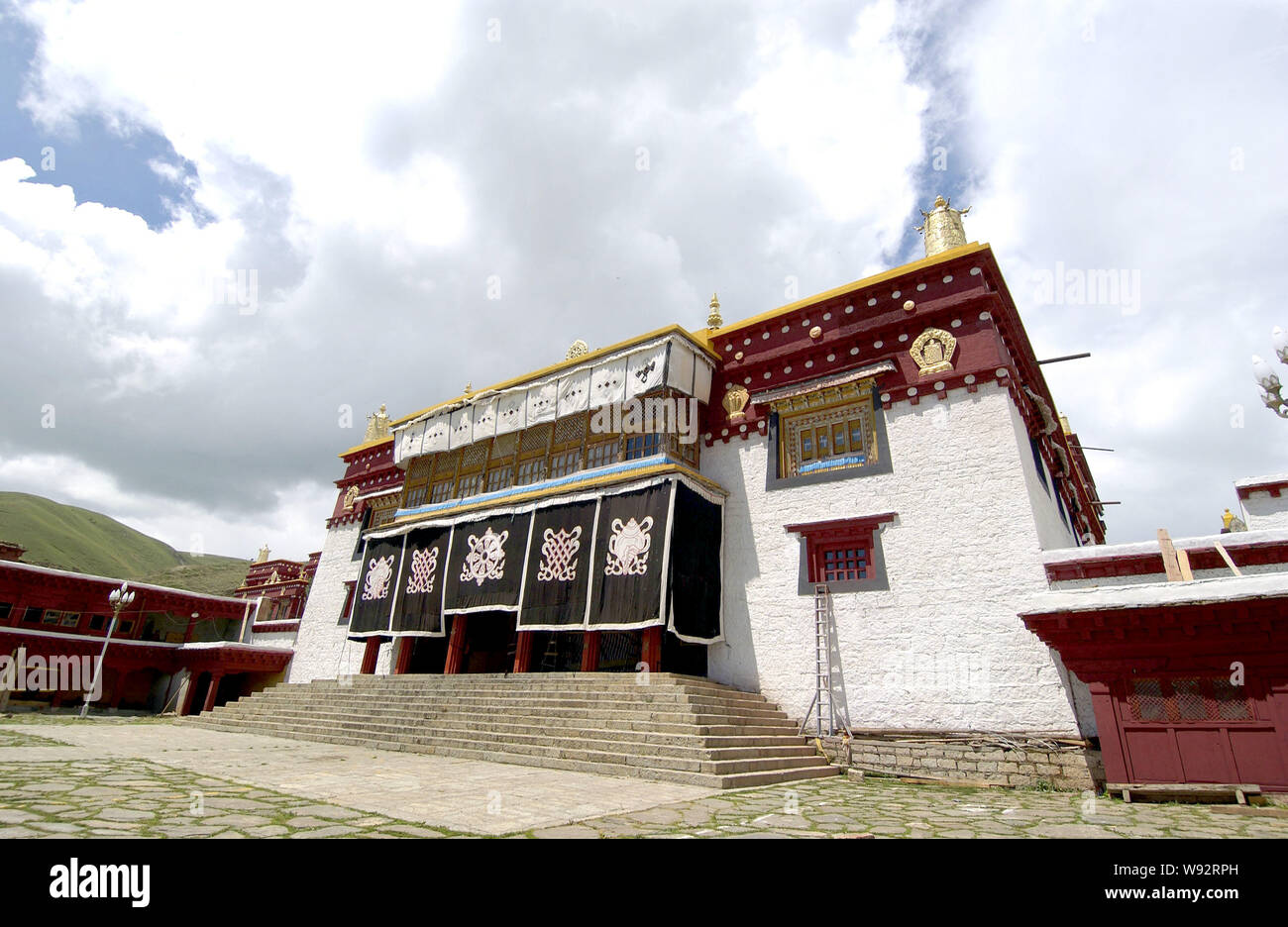 Lithang hi-res stock photography and images - Alamy