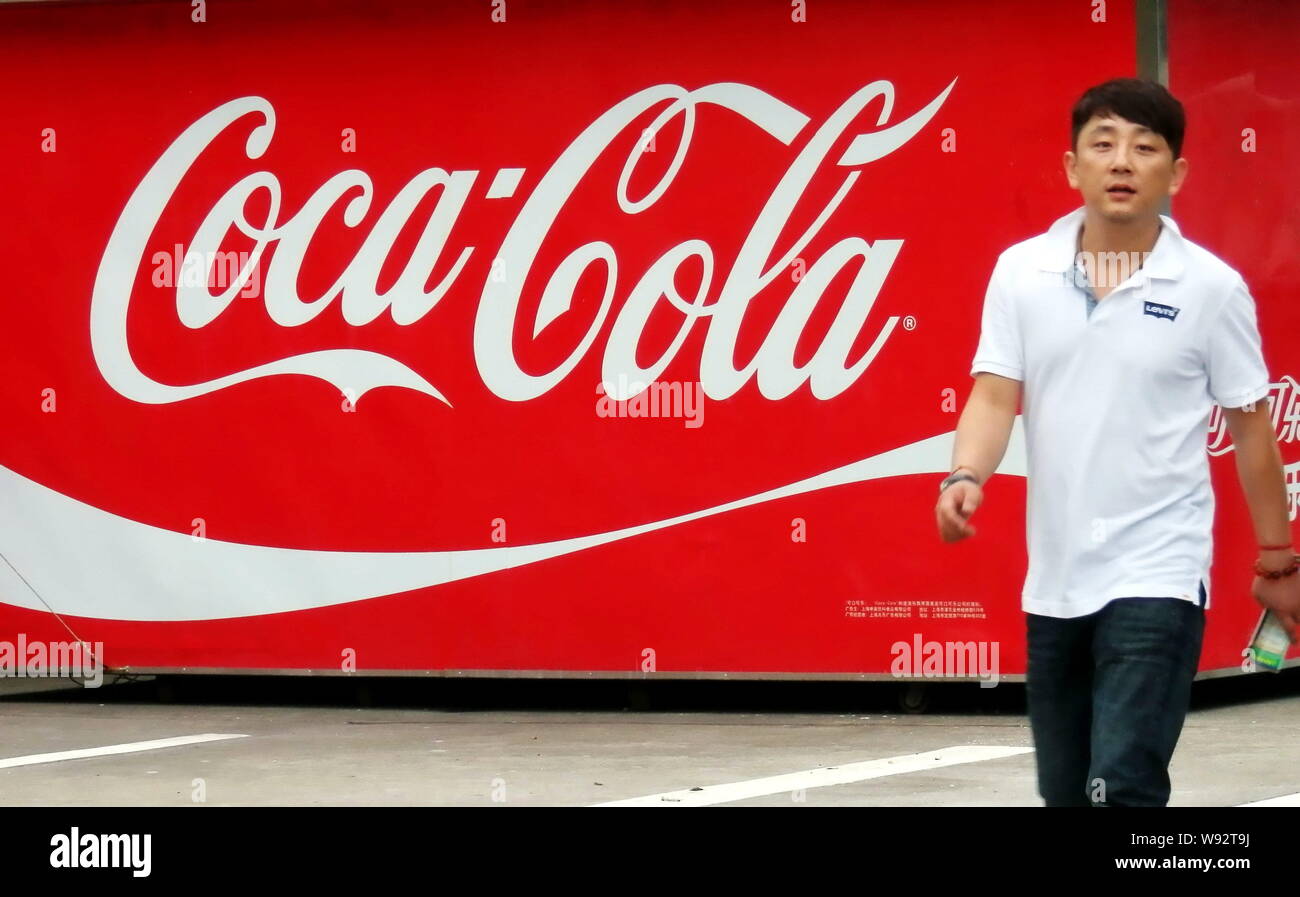 Coca cola advertisement in china hi-res stock photography and images ...