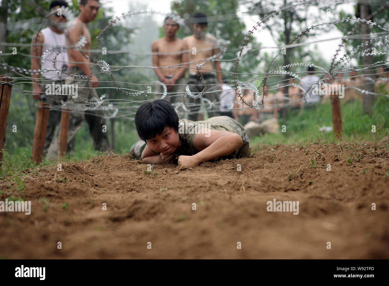 Wire obstacles hi-res stock photography and images - Alamy