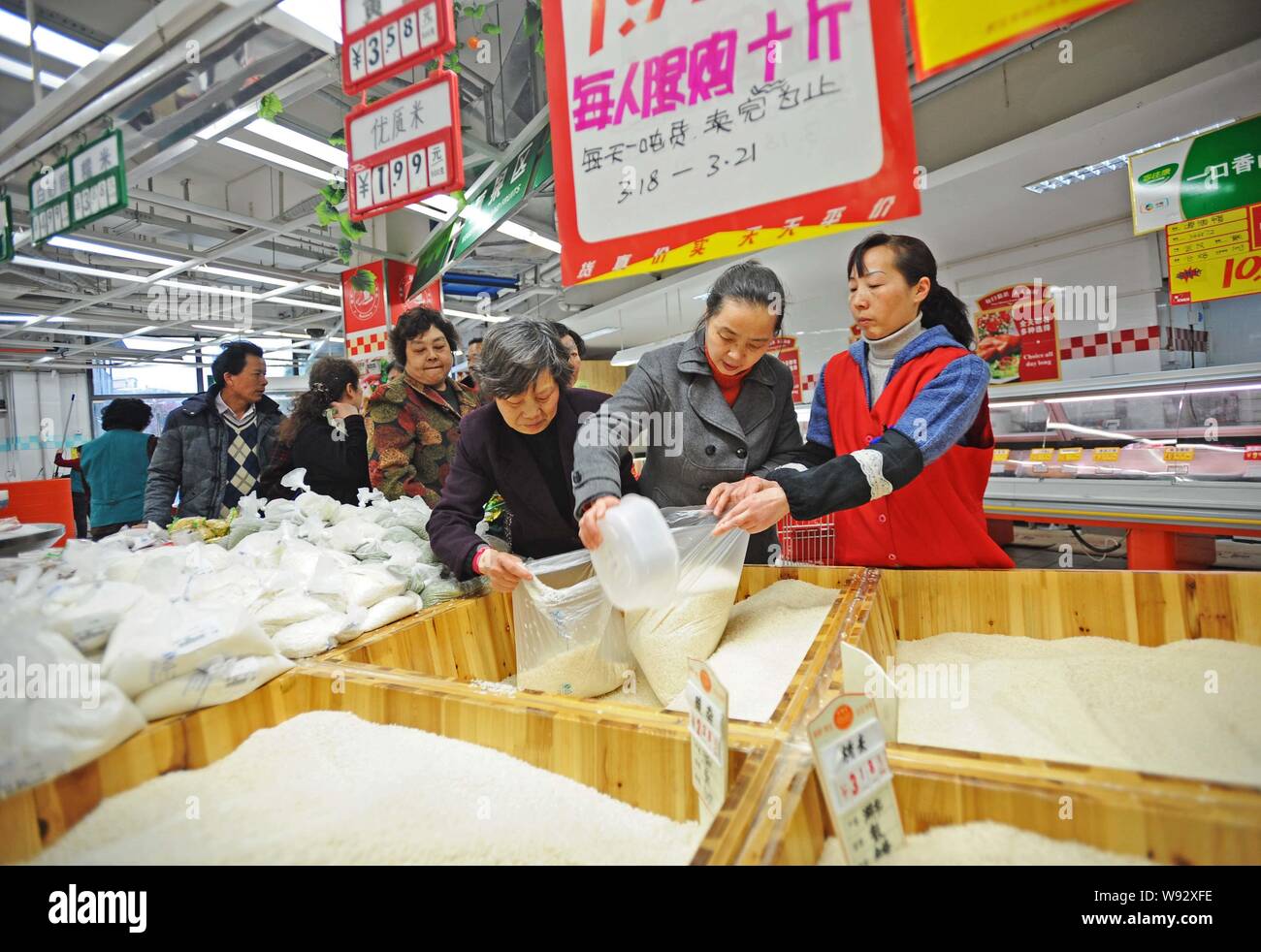 --FILE--Chinese consumers buy rice at a supermarket in Wuhan, central ...