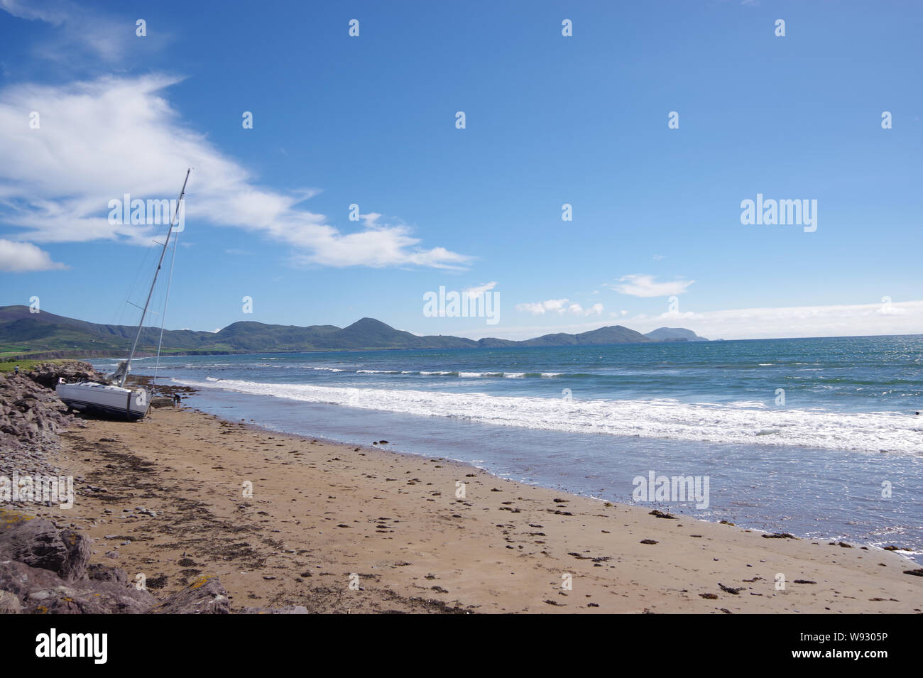 White sailboat on coast hi-res stock photography and images - Alamy