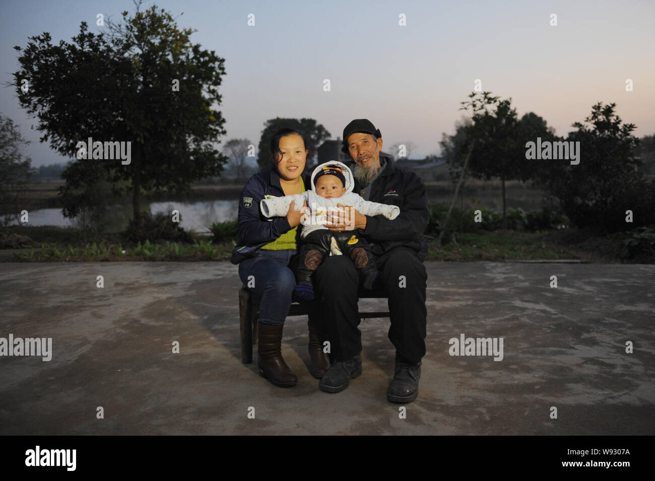 Chinese village pose hi-res stock photography and images - Alamy