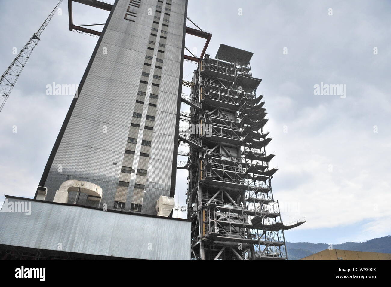 Launch tower hi-res stock photography and images - Alamy