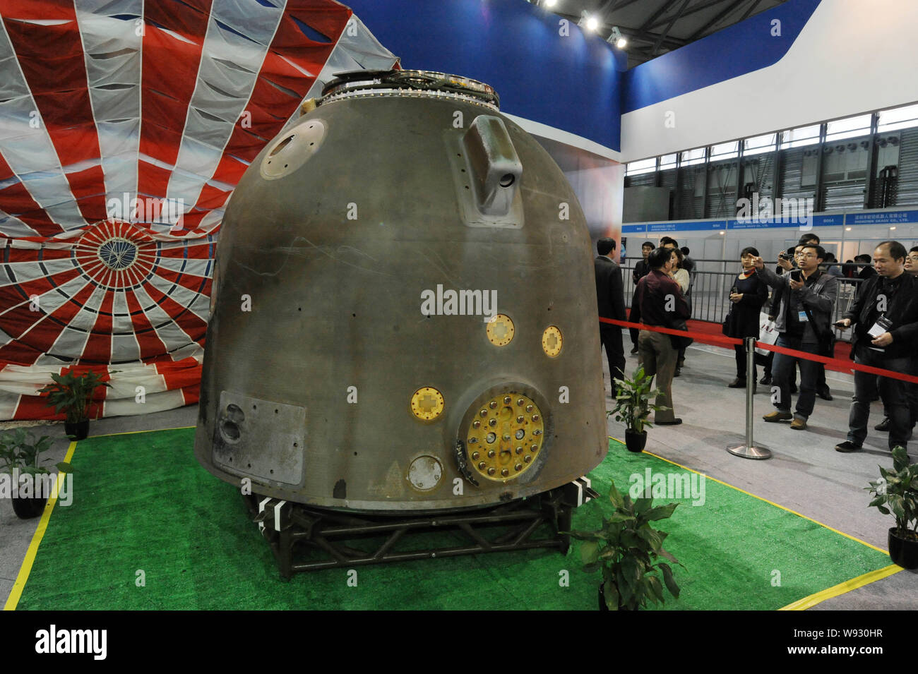 Re entry capsule hi-res stock photography and images - Alamy