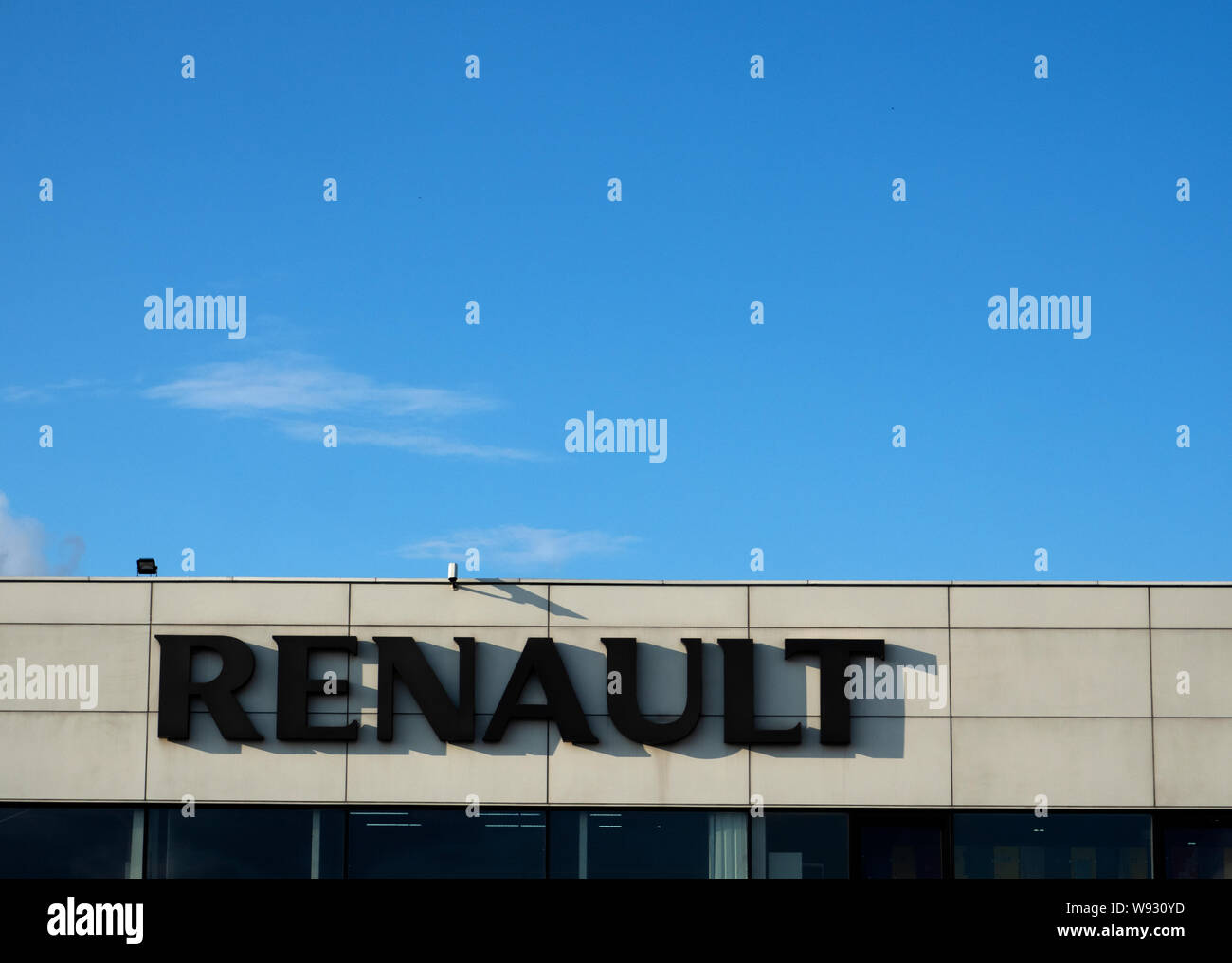 Renault sign on a car dealership Stock Photo - Alamy
