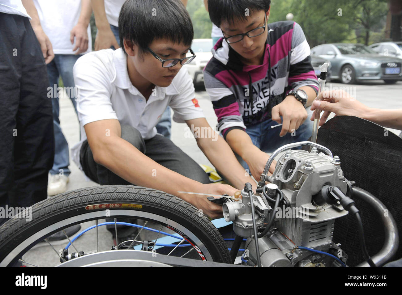 Drive in campus test hi-res stock photography and images - Alamy