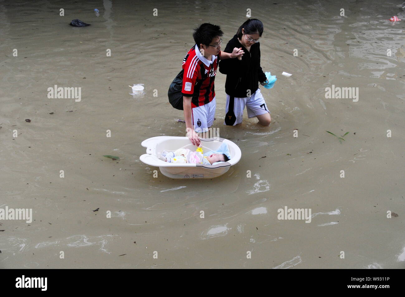 Bathing in a basin hi-res stock photography and images - Alamy